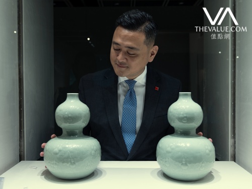 「敏求精舍」前任主席珍藏 乾隆「千秋萬代」葫蘆瓶HK$4,635萬香港拍賣易手 | 拍賣新聞 | THE VALUE | 連結藝術新聞、藝術 ...